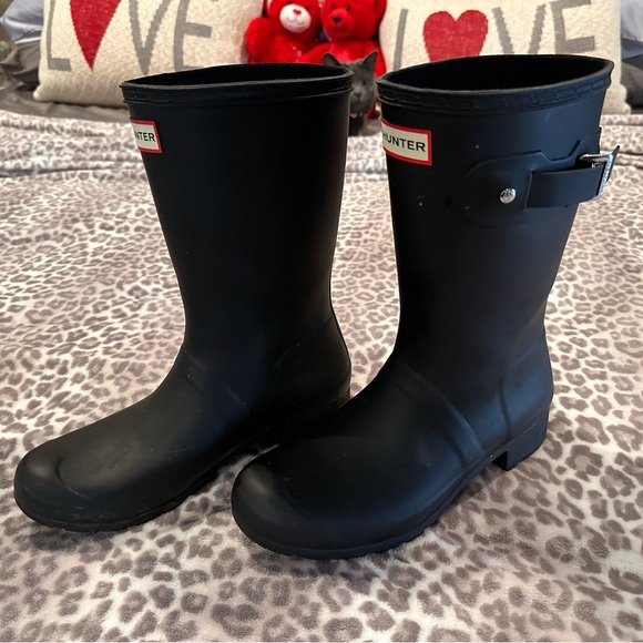 Hunter | Shoes | Hunter Mid Height Black Rain Boots Size 8 Worn Twice ...